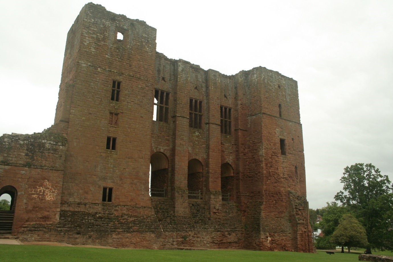 Tudor Times | Kenilworth Castle: Towers and Trebuchets (1120-1266)